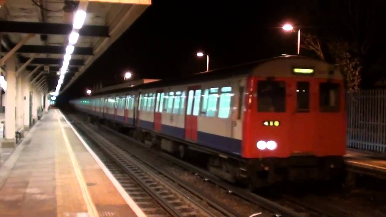 (HD) A northbound Metropolitan Line A Stock train arrives at Chalfont ...