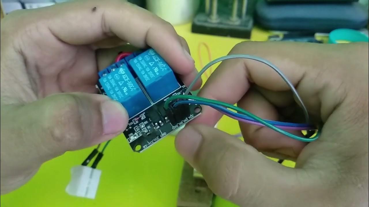 Belajar Tutorial Arduino Project Membuat Buka Kunci Pintu Otomatis ESP32 dengan Sensor ...