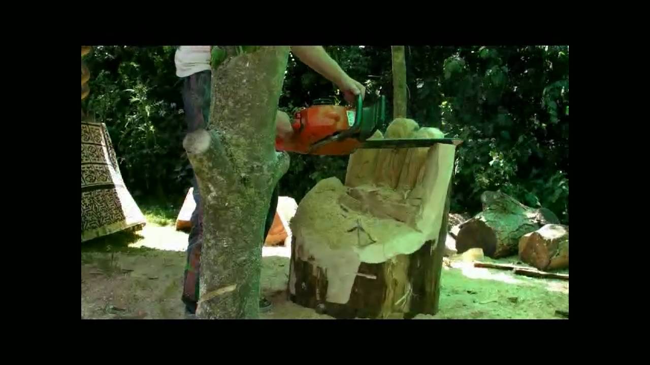 Matt Crabb Chainsaw Carving a Hand - YouTube