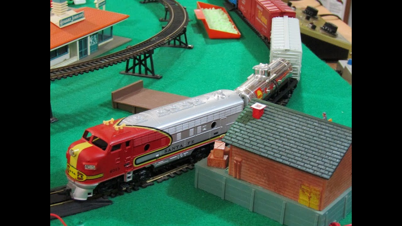 TYCO Santa Fe "Warbonnet" F9 haulin' freight - YouTube