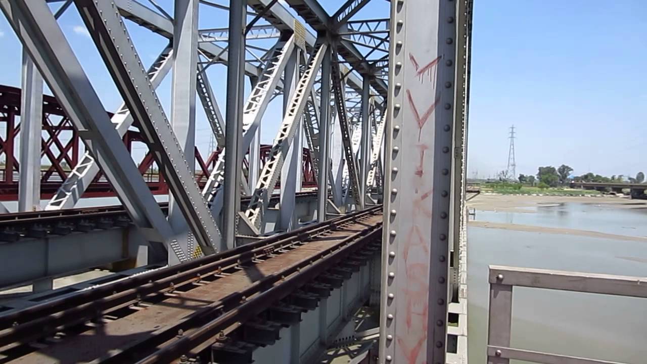 Dangerous View of WDP4B Dibrugarh Rajdhani Crossing River Ganges at ...
