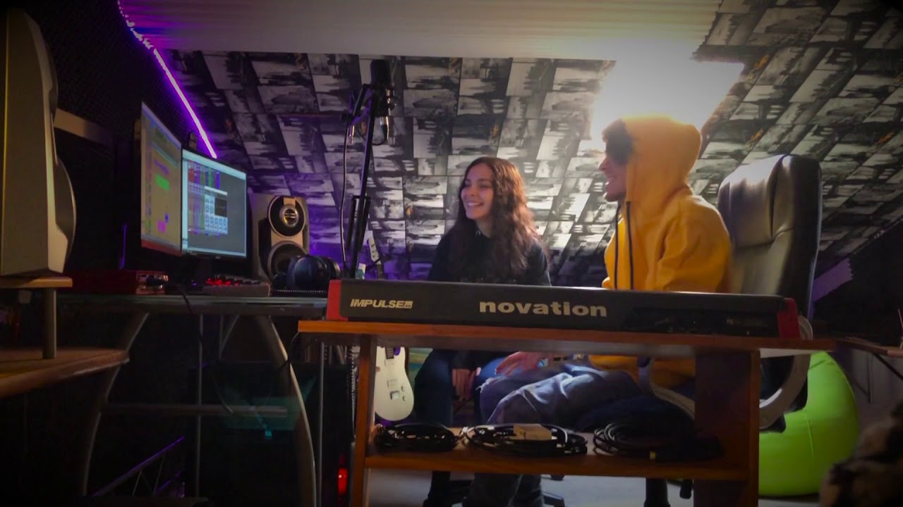 QUEEN - The Show Must Go On (Mariana Fonseca COVER) - YouTube