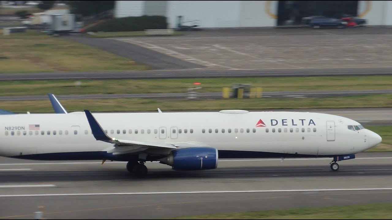 Delta Airlines Boeing 737-900ER [N829DN] takeoff from PDX - YouTube
