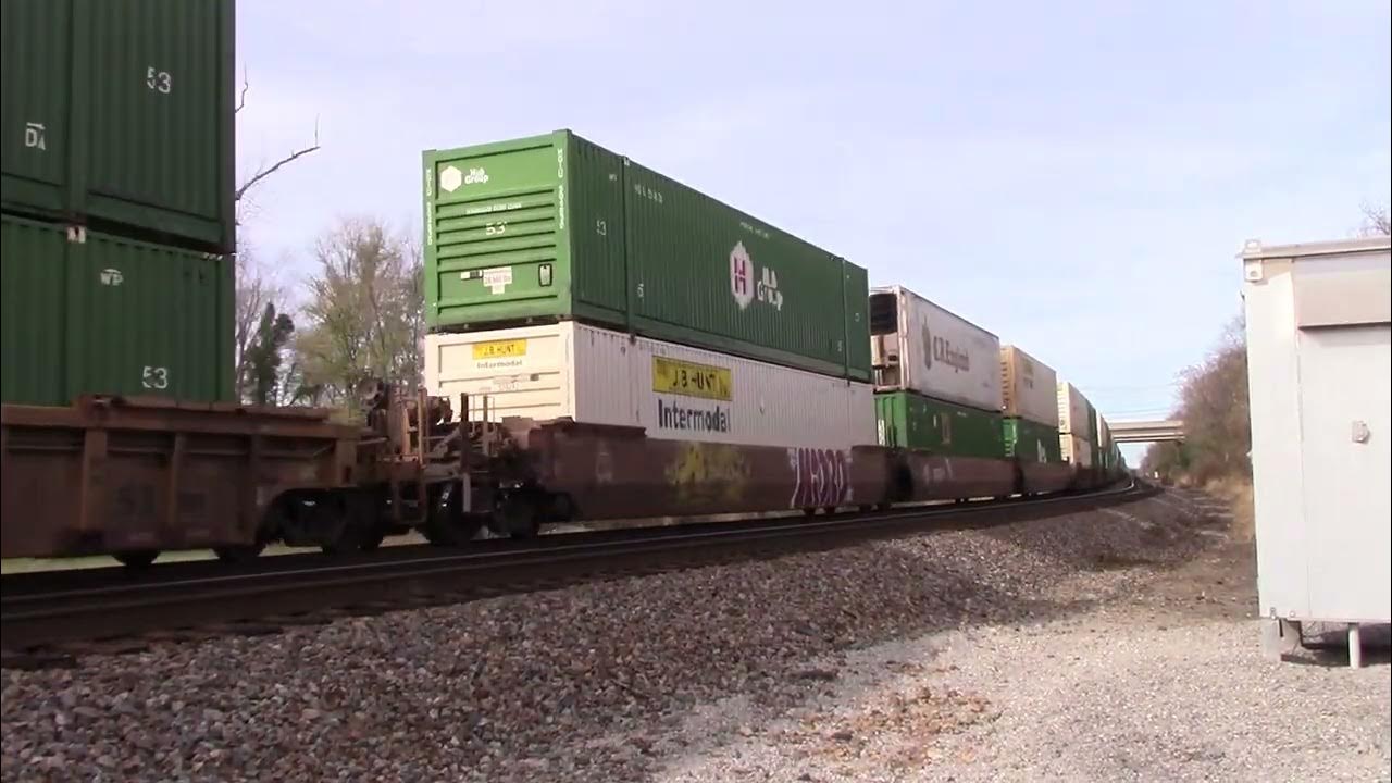 NS #3606 with NS 8101 (COG heritage unit) leads NS 29F through Somerset, KY - YouTube