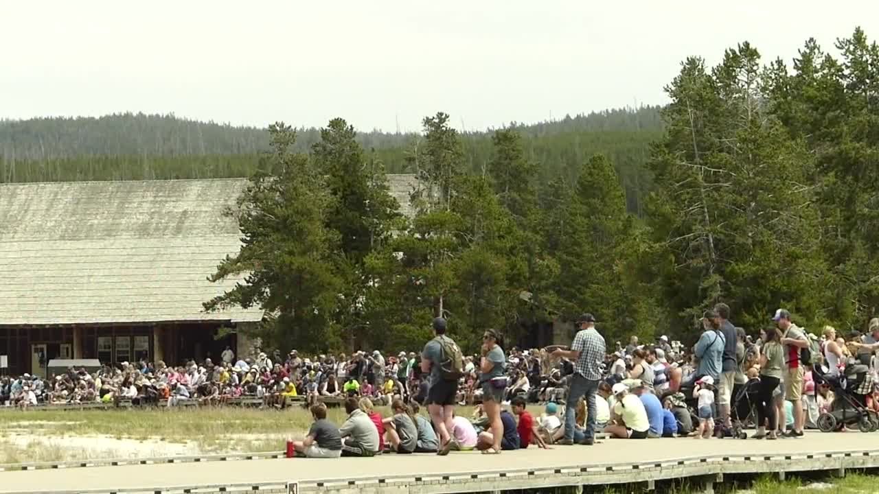 Too crowded? Yellowstone National Park copes with crowds - YouTube