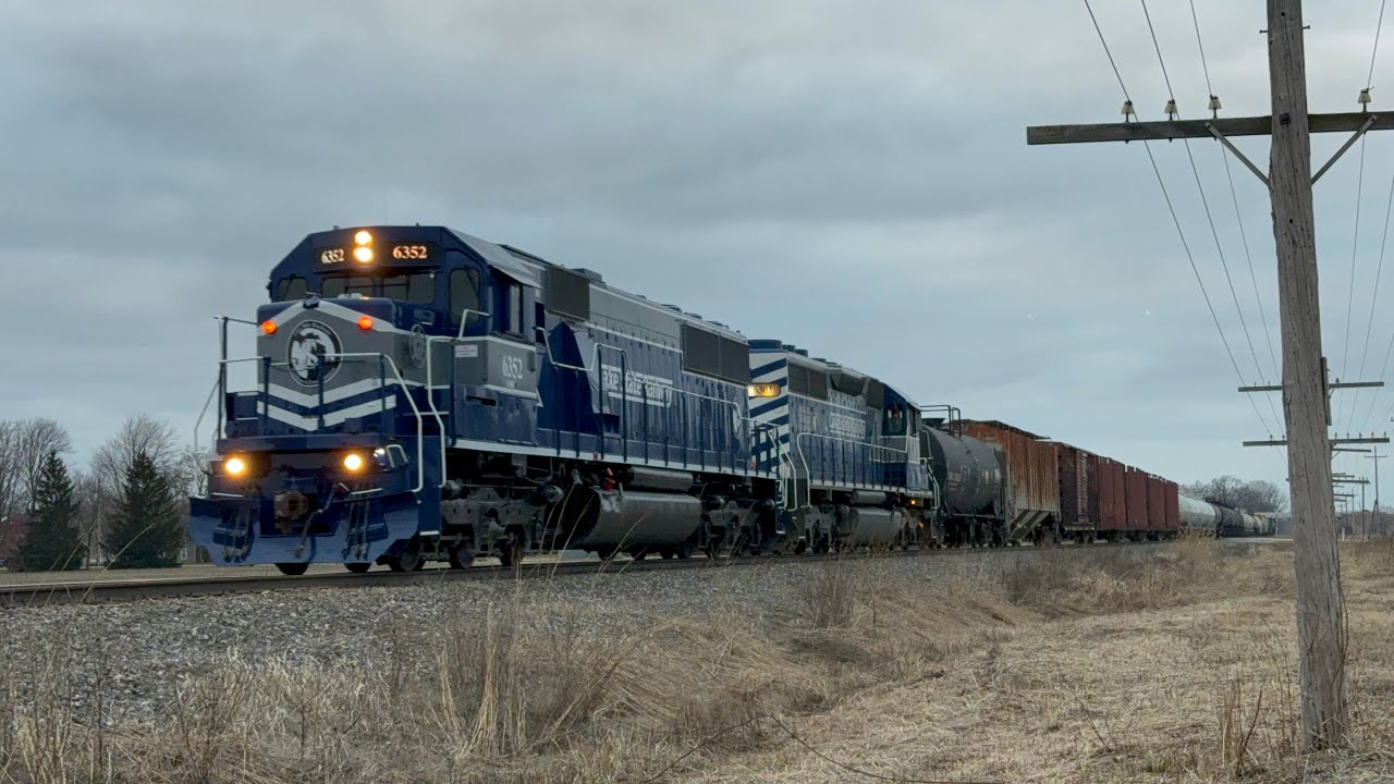 2/10/24 5:40pm LSRC 6352, 6301 mixed freight southbound Willard rd ...