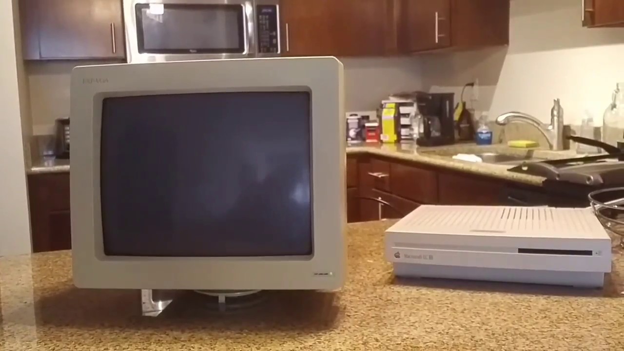 Starting up My Macintosh LC III - YouTube