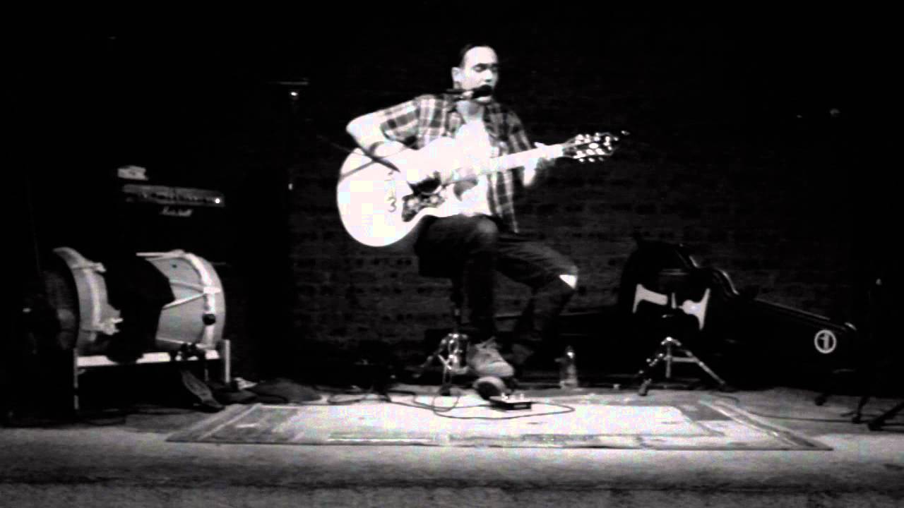 Max Machado - Trechos do show (27.12.2011) - YouTube