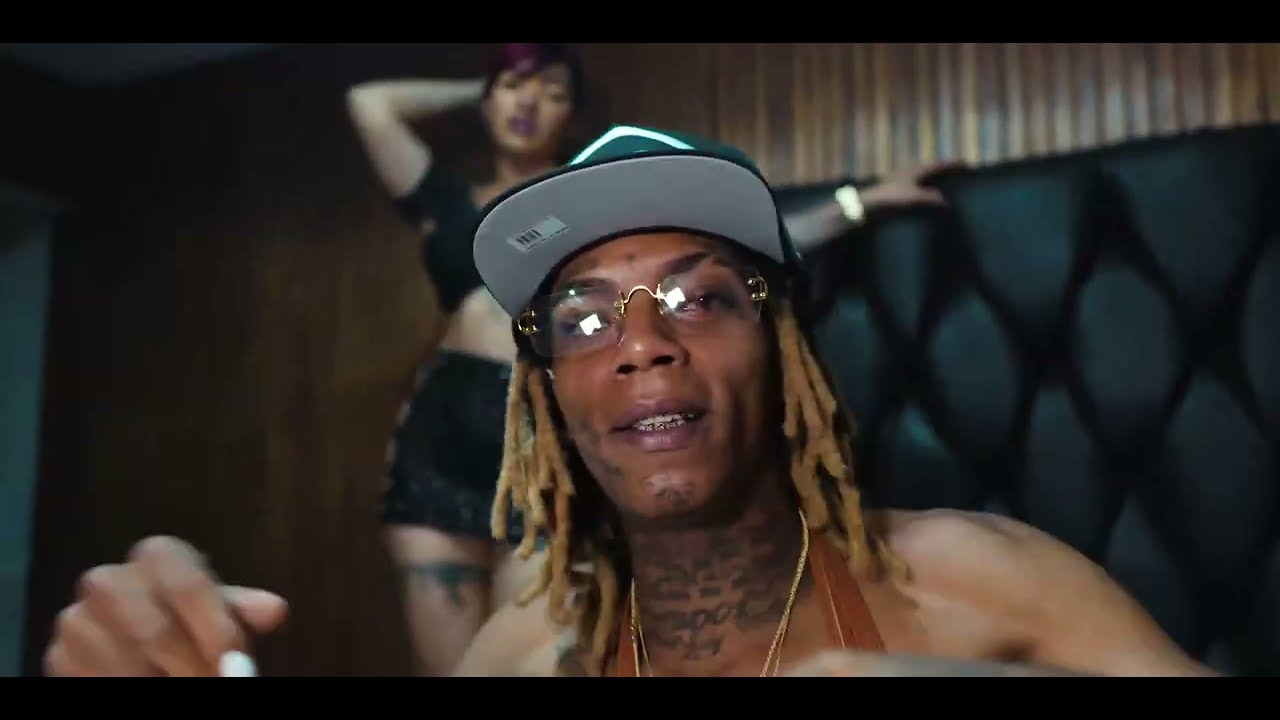 Rony Alca - Una Muñeca (Video Oficial) - YouTube Music