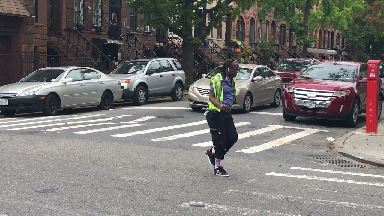 Brooklyn's Dancing Crossing Guard Grooves Rain or Shine - YouTube