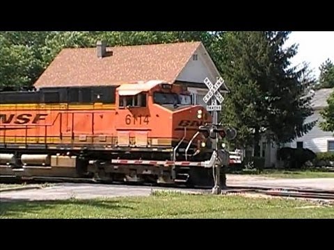 BNSF 6114 East Coal Train - YouTube