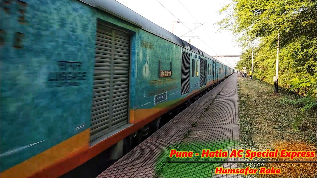 02845 Pune - Hatia AC Special Express With Shining Humsafar Rake At ...