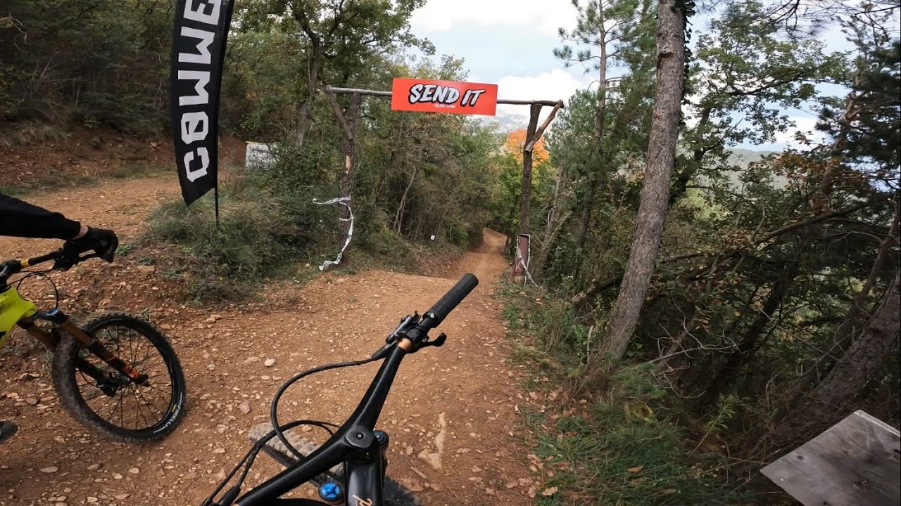SEND IT LINE - 4 RIDERS BIKE PARK - YouTube