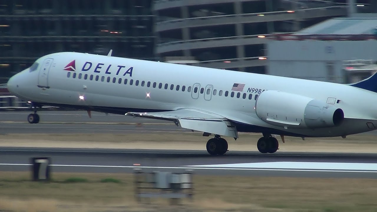 Delta Air Lines 717-200 [N998AT] Landing Portland Airport (PDX) - YouTube