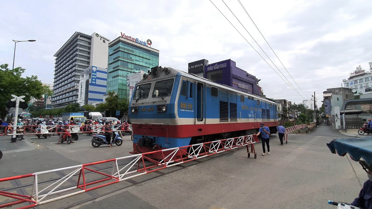 Train SE6 Saigon - Hanoi and Locomotive in Ho Chi Minh City (2020 ...