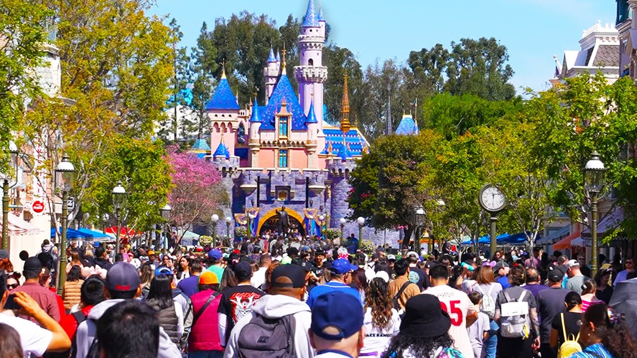Disneyland Spring Break 2024 - Crowds, Midday Wait Times & Construction ...