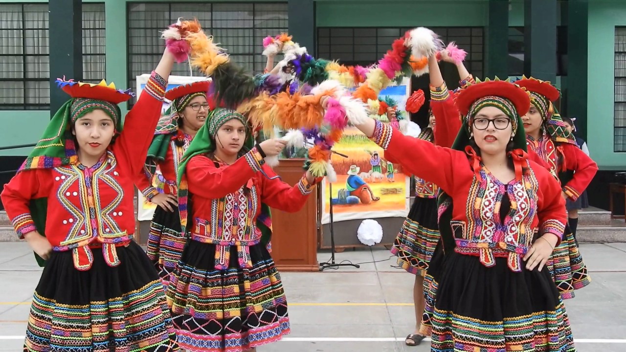 Huayno Valicha por alumnos de Secundaria CSA IHM - YouTube