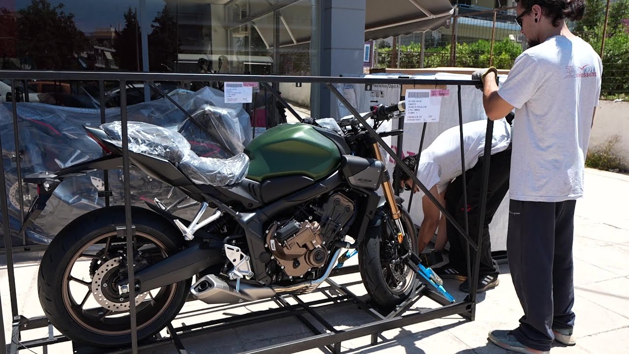 Unboxing E-clutch HONDA CB650R motorcycle 2024 - YouTube