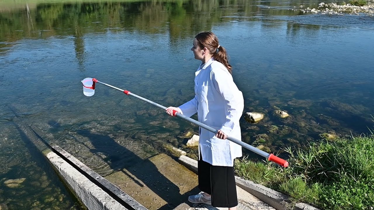 Telescopic rod with angular beaker - Sampler for basins, tanks and open ...