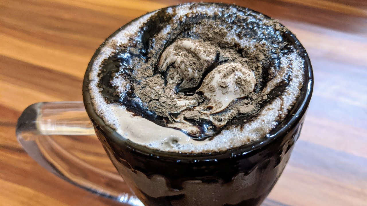 Easy Chocolate Milkshake - Homemade Chocolate Milkshake Recipe ...