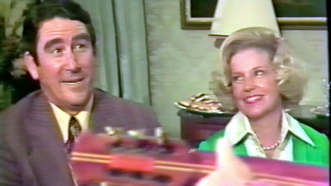 Part 4 Burt Reynolds Special - Winfield Dunn sings Lovesick Blues with ...
