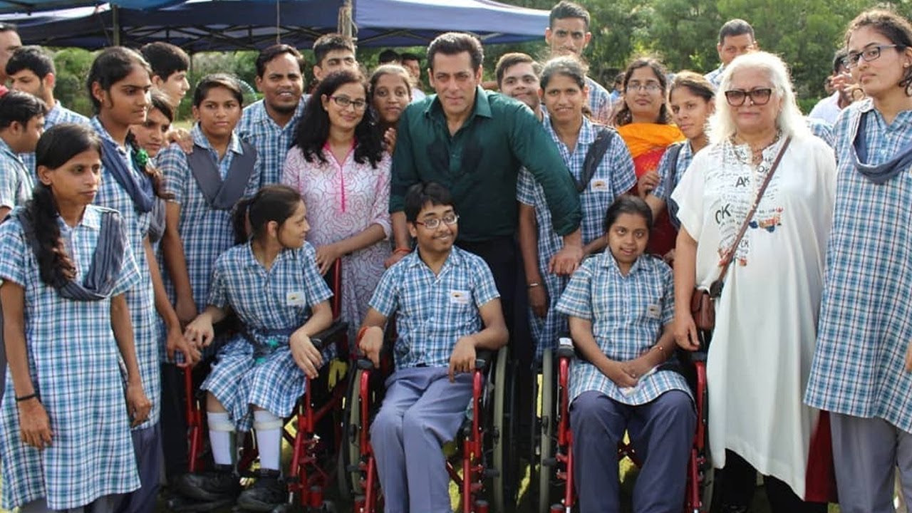 Salman Khan के प्यारे पल Umang School के Special बच्चो के साथ । Dabangg ...