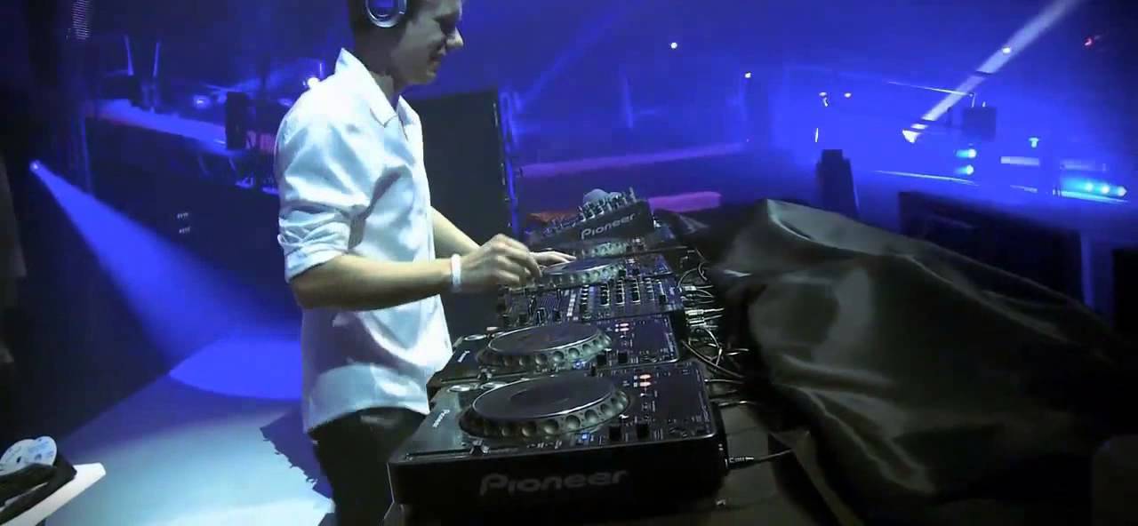 Armin van Buuren Full Focus 2010 XviD HDTVRip720p - YouTube