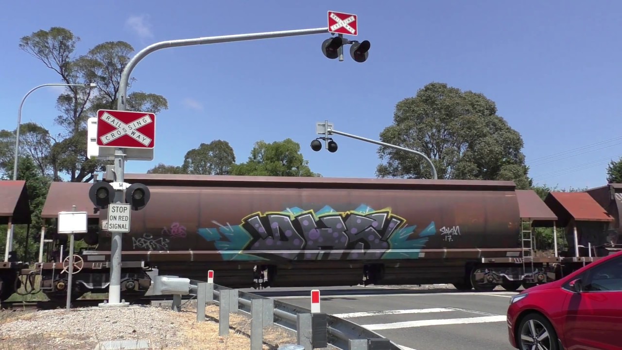 Level Crossing, Calwalla NSW, Australia. - YouTube