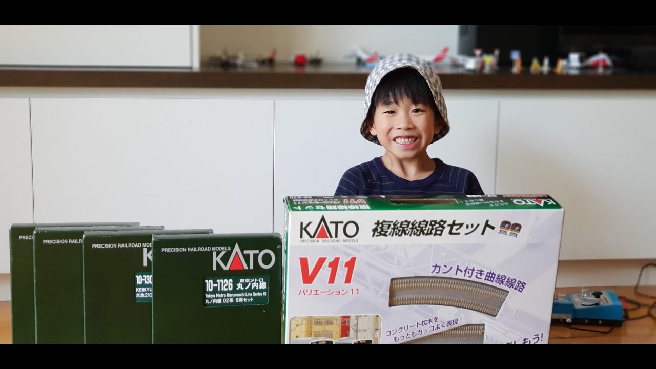Nゲージ KATO V11 + V1 複線立体交差セット - YouTube