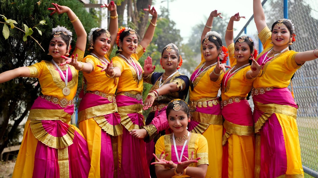 puspanjali|group dance|bharatnatyam|Kalakshetra style - YouTube