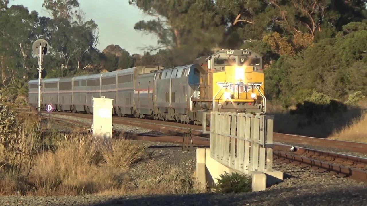 UP 8683 Leads Amtrak Train 5 05nov18 - YouTube