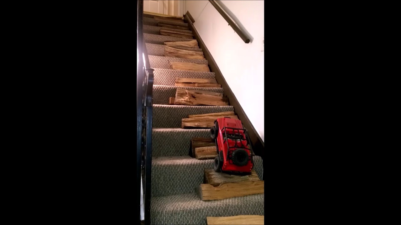 Axial SCX-10 Dingo Stair climb challenge - YouTube