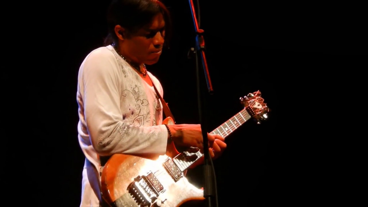 STANLEY JORDAN - Eleanor rigby-MARIBOR ,SLOVENIJA- 22.okt.2012 - YouTube