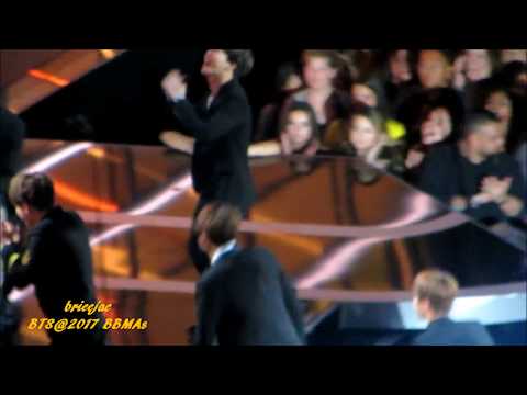 [FANCAM] BTS winning the Top Social Artist ~ 2017 Billboard Music Awards