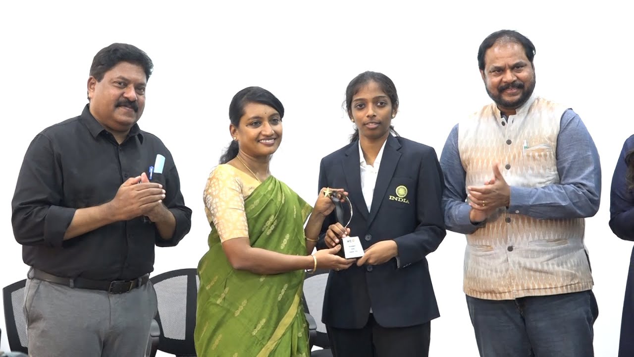 Visionery Achiever Award given to Ms.Vaishali Ramesh Babu, Chess ...