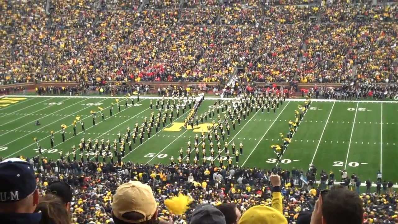Michigan Marching Band comes out onto the field before game - YouTube