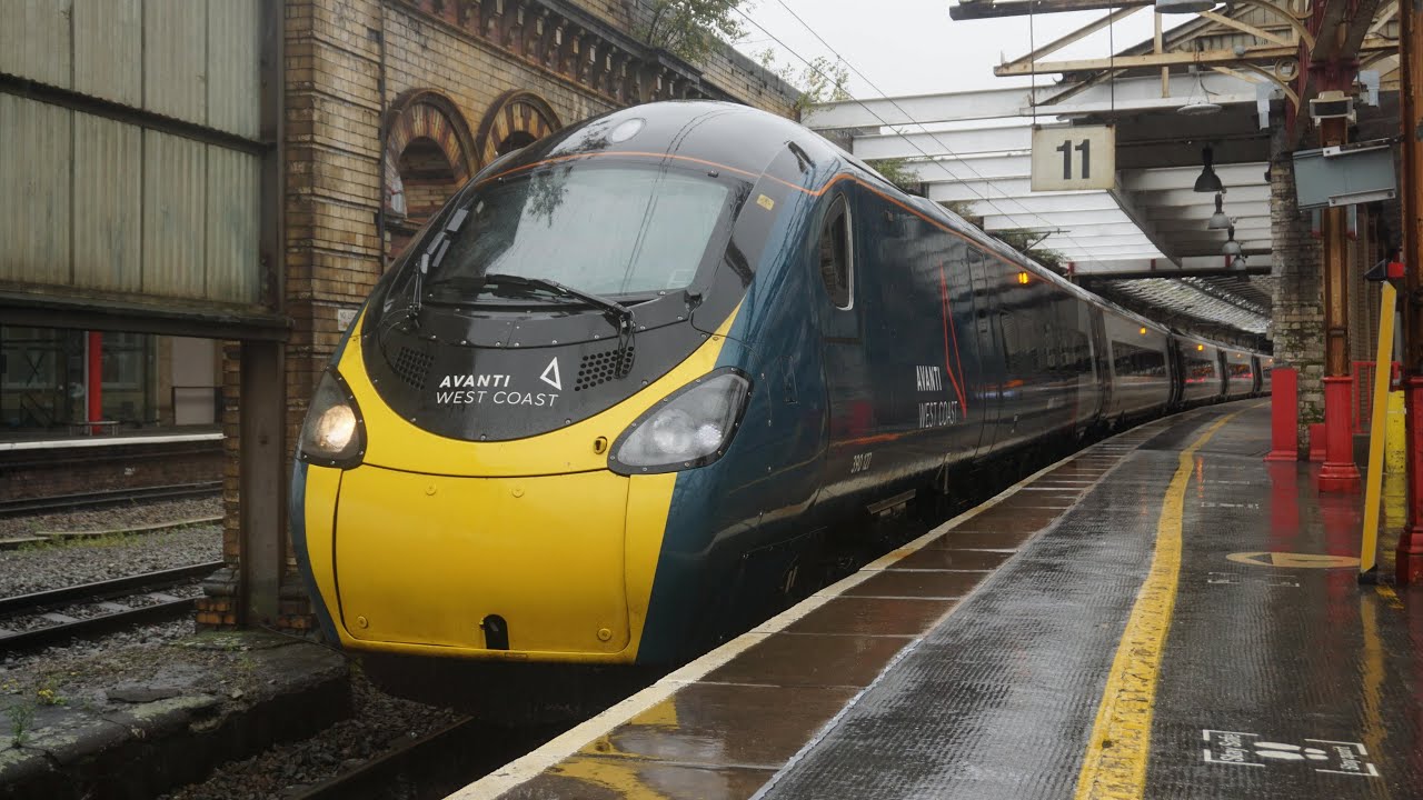 AWC Class 390 arrives into Crewe Platform 11 (03/10/20) - YouTube