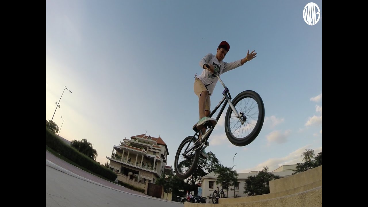 180 one hand and 360 on BMX by Tireach (WE ARE BMX) - YouTube