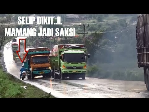 Tanjakan Tinggi Jalanan Sempit Dan Licin Tidak Ada Bahu Jalan - Tanjakan Lintas Sumatera
