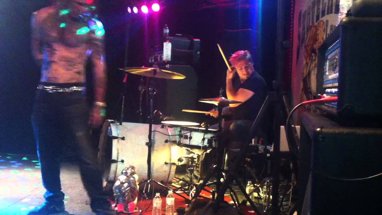 Super Bob - Drummer doing some awesome stuff. - YouTube