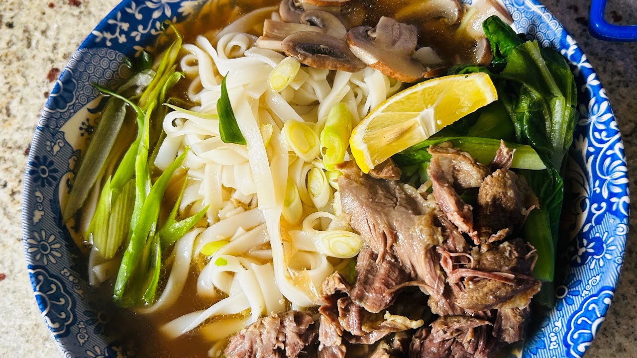 Vietnamese beef pho - YouTube