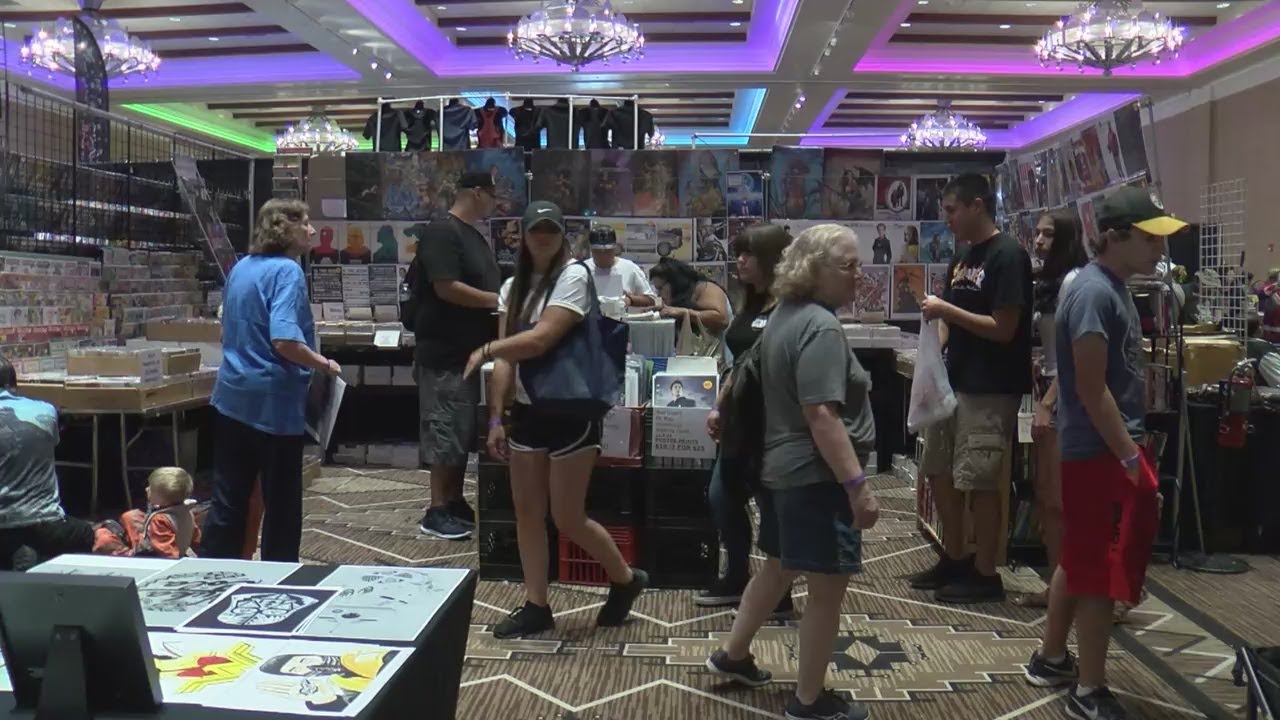Fans unite at Duke City Comic Con - YouTube