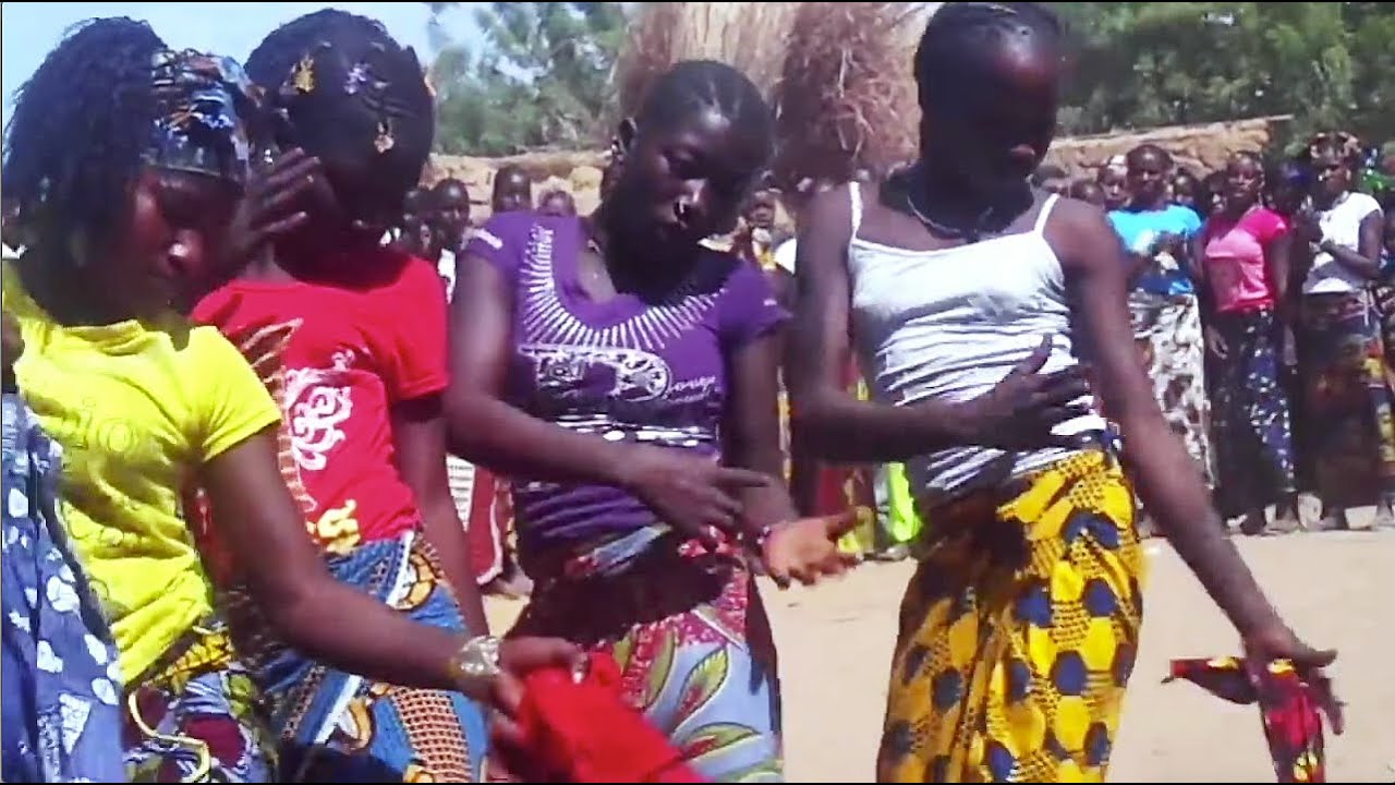 FAMOUDOU KONATÉ - "KOMA" (drum cut) - Hamana Foli Kan 2002 - YouTube