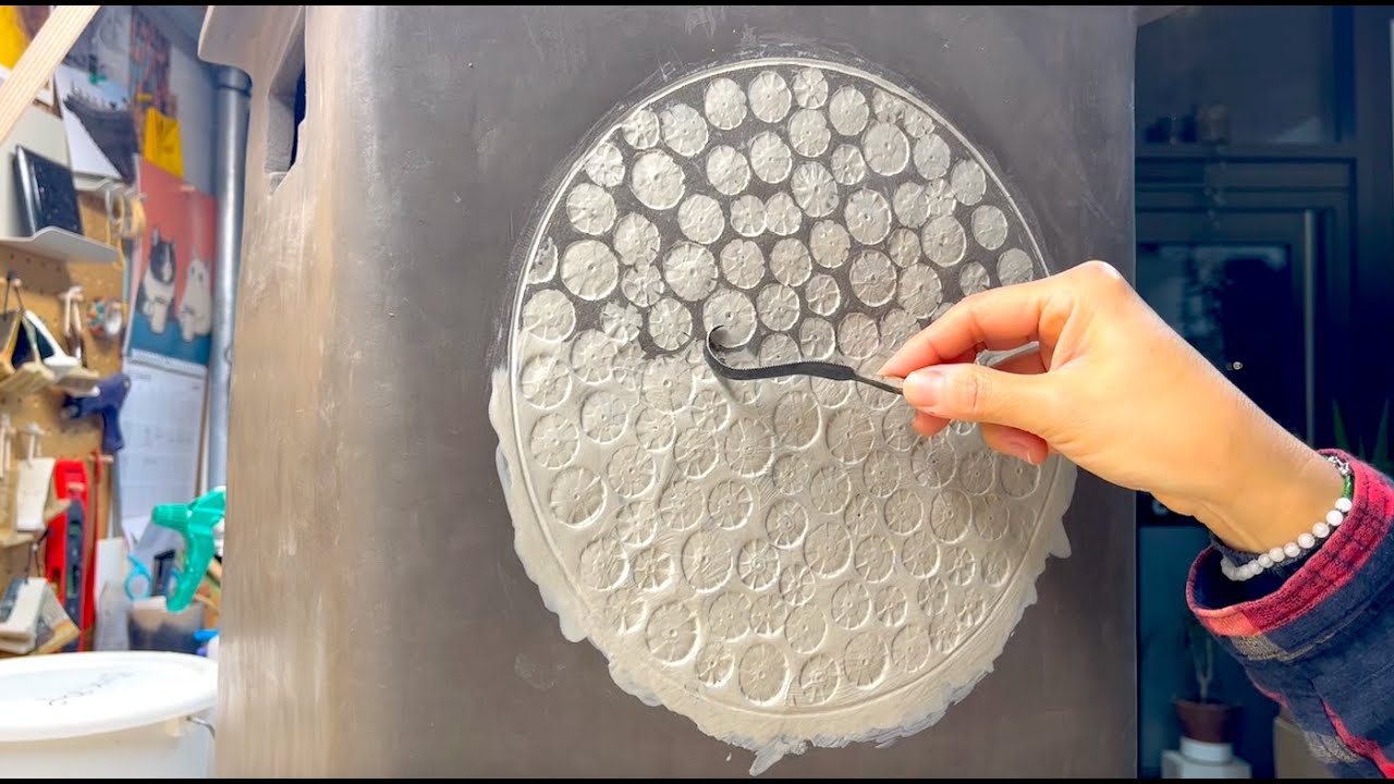 How to do Korean Buncheong (분청) decoration - YouTube