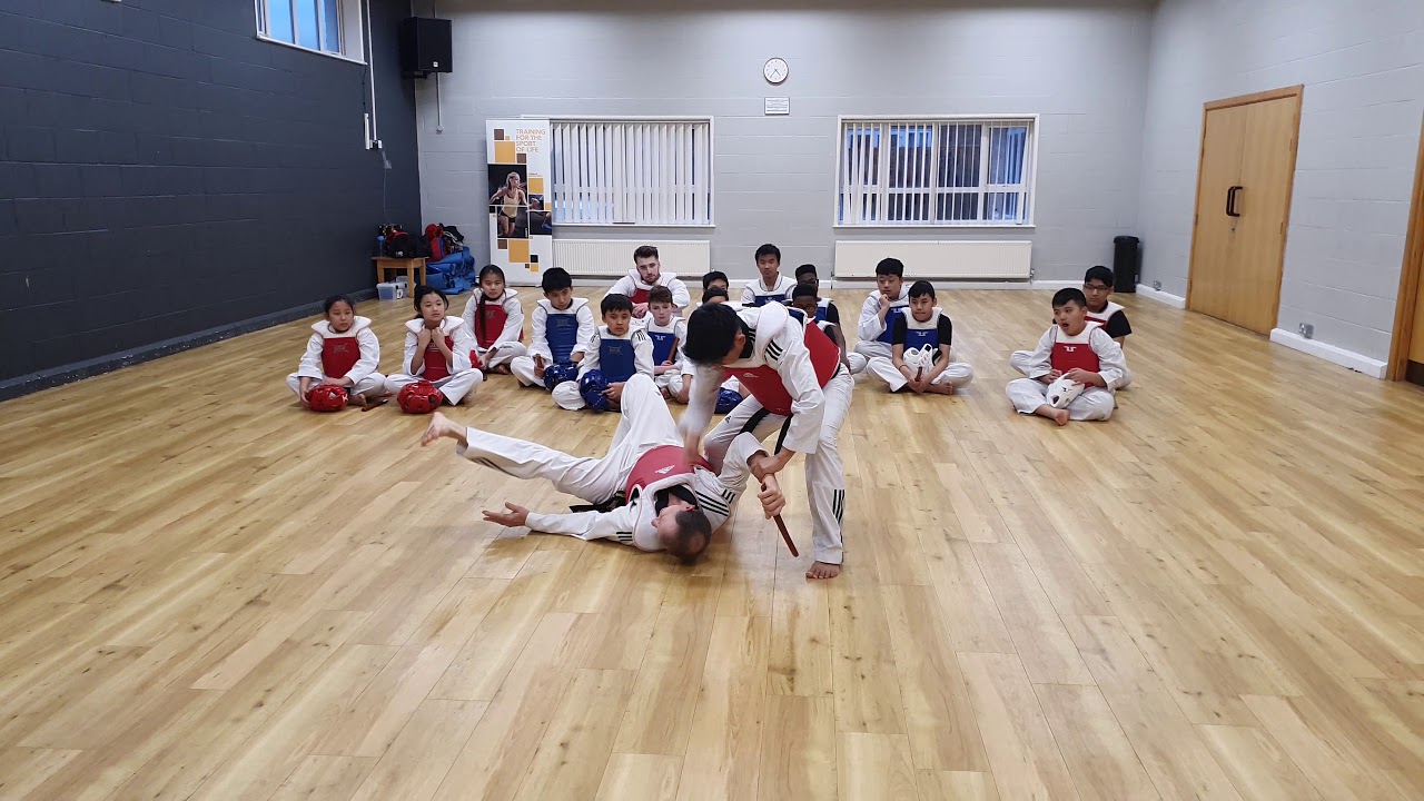 Knife Defence Techniques 9 - YouTube