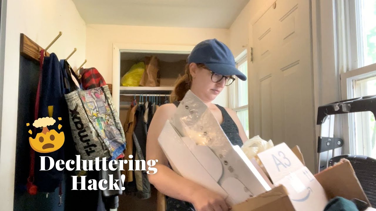 🤯 Decluttering Hack | Clean & Declutter the Mudroom With Me! | Tiny Tidy - YouTube