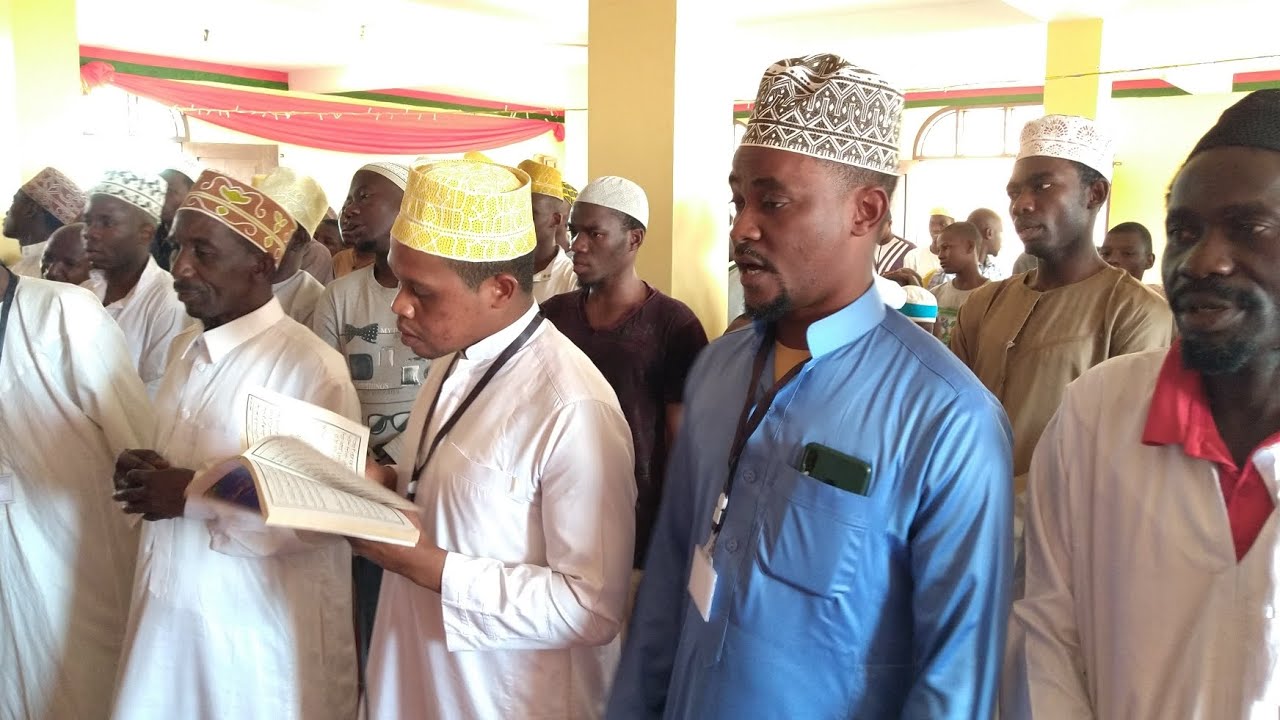 DHIKRI TAWASUL KUBWA TWARIQA QADIRIYA HADHARA YA SHEIKH SUFI MASJID ...