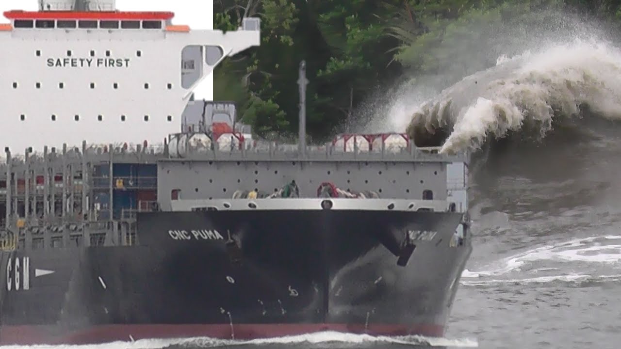 Epic Tsunami - Massive Container Ships Unleashing Powerful Killer Waves ...
