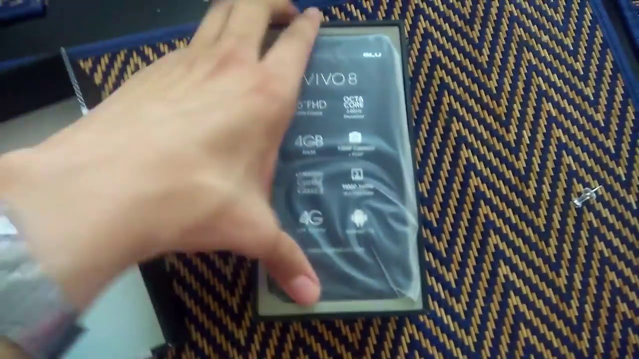 Vivo V8 Unboxing Hands-on - YouTube