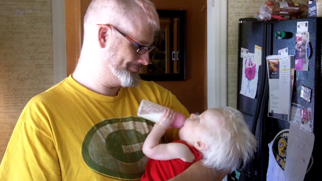 June 18, 2016: Deaf father lovingly teaches DeafBlind child - YouTube